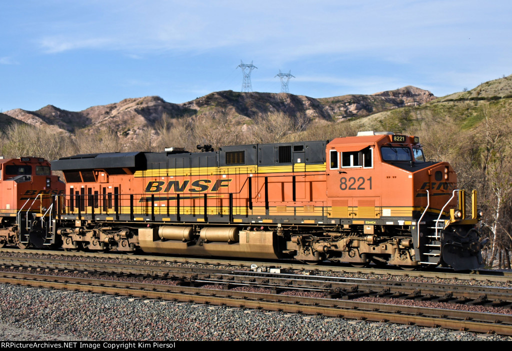 BNSF 8221
